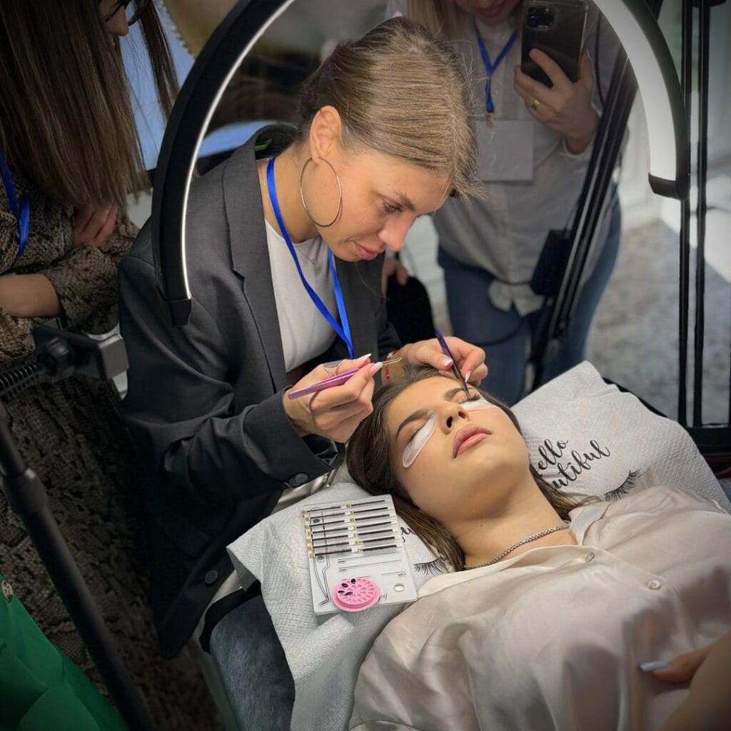 Curs Gene – Tehnici de Volum – 2 zile – Lashes Design Academy